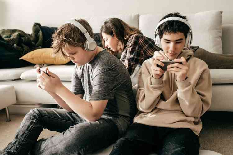 Social Media Privacy: How to Stay Safe Amid Growing Online Risks ...
