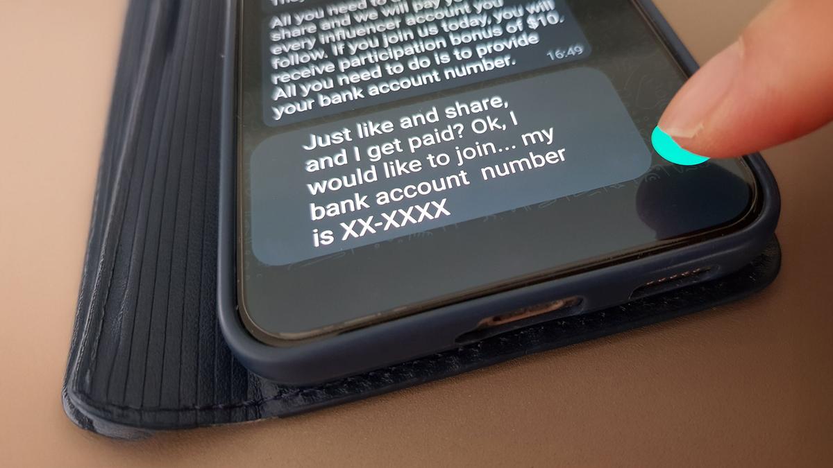 Don’t Get Hired by a Scam: How to Recognize Fake Recruiter Scams ...