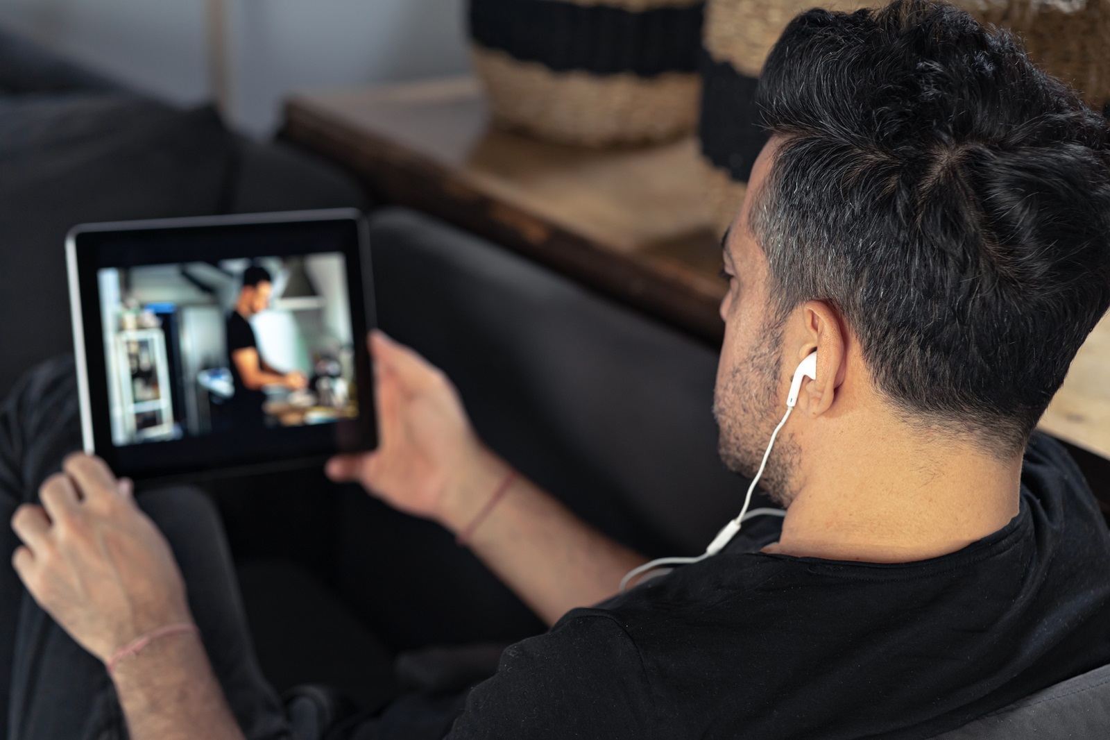 Binge-Watching or Being Watched? How to Stream Safely | Trend Micro News